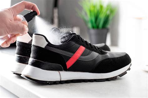 Как избавиться от запаха в обуви: 6 способов в домашних условиях | РБК Life