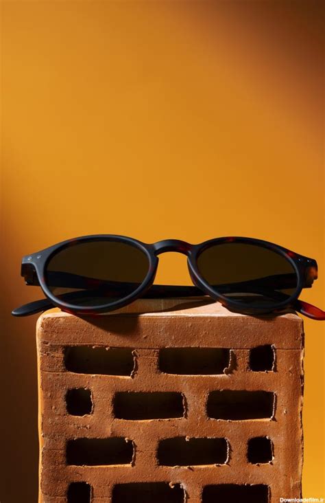 عکس پسر خوشگل با عینک دودی