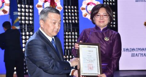 Баянгол дүүрэг анхны “Хөдөлмөрийн гавьяаны улаан тугийн одон” т дүүрэг боллоо