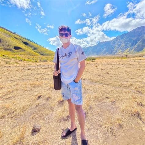 Alin Alin08129 • Threads Say More