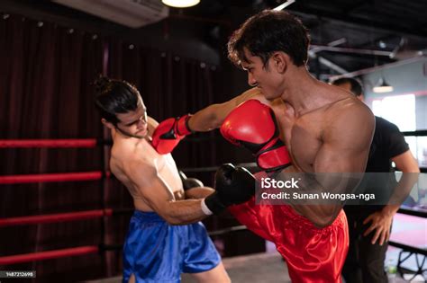 펀칭은 킥을 방지하기 위해 킥과 리프팅에 사용되는 무에타이의 마스터 기술 중 하나입니다 어떤 권투 선수가 무기 무에타이 태국