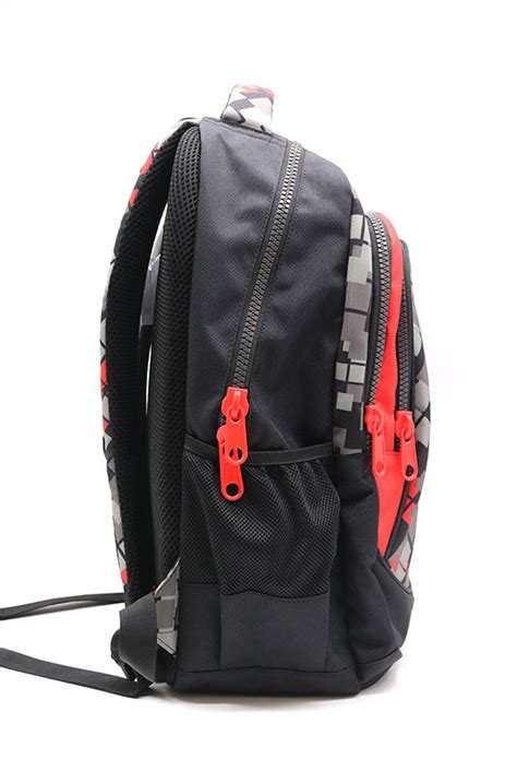 ზურგჩანთა კუბიკებით