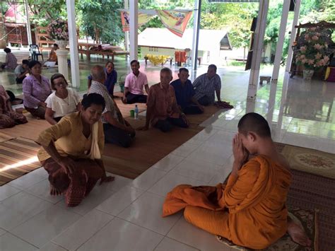 ญาติโยมชาวบ้านโนนสูง ตำบลหนองแปน มาส่งพระเอก ที่มาขออยู่จำพรรษาด้วย จากนั้นได้ไปตอกเส้นกับเณรโจ