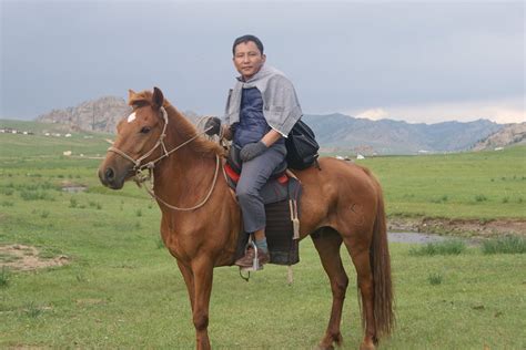 Амралтын өдрөөр хамтдаан аяласан Сонирхолтой морин аялал