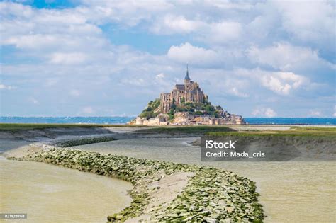몽 생 미셸 수도원 노르망디 프랑스 서 부 유럽의 목가적인 파노라마 Unesco 조직된 단체에 대한 스톡 사진 및 기타 이미지 Unesco 조직된 단체 강 건축