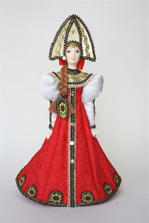Кукла сувенирная фарфоровая.Женский традиционный марийский костюм. К.19 ...