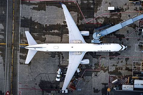 航空业“大地震”？美国又有超1000架次航班因暴风雪被取消 中国民用航空网