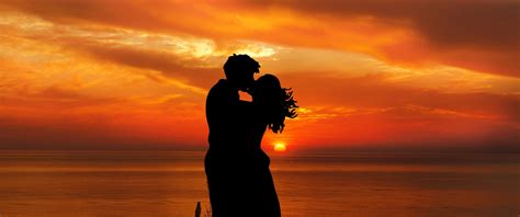 Download Sunset Couple Kiss Wallpaper Wallpapers Com