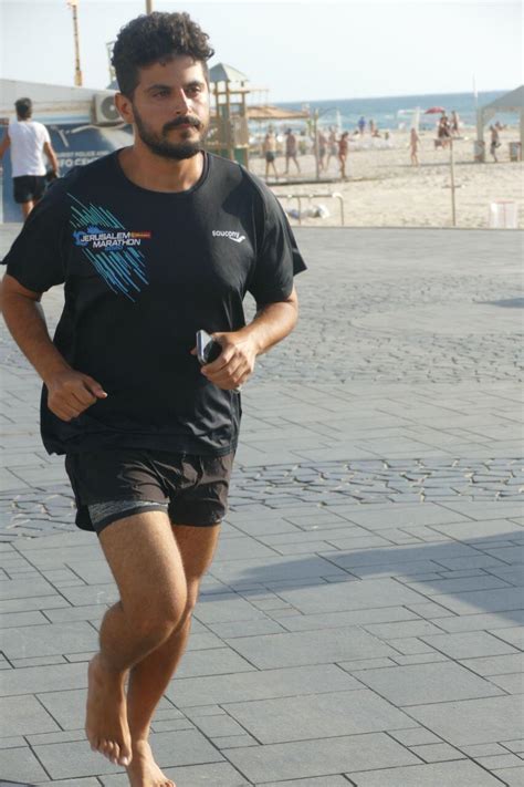 בלי סוכרים ופחמימות דניאל וייס עם 20 קילו פחות