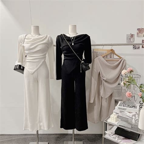 이프유마인 세트가격페미닌 봄 샤프 뽀송 기모 울 언발 보트넥 오프숄더 셔링 드레이프 니트 티셔츠 밴딩 와이드 팬츠