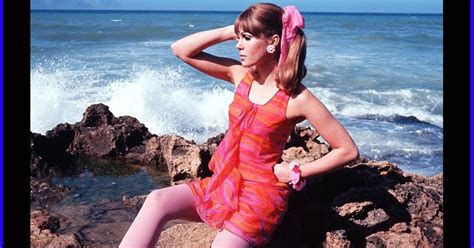 Magic Mac Fashion Joanna Lumley