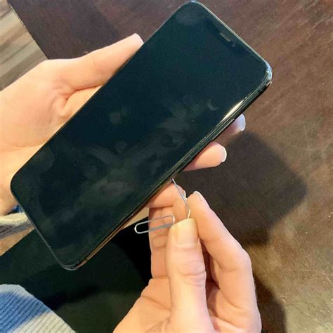 How To Open An IPhone SIM Card Without An Ejector Tool