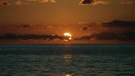 მზის ჩასვლა ზღვაში Stockfootage