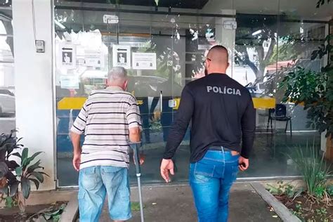 Idoso De Anos Preso Sob Suspeita De Estupro Em Asilo A V Tima Estava Acamada