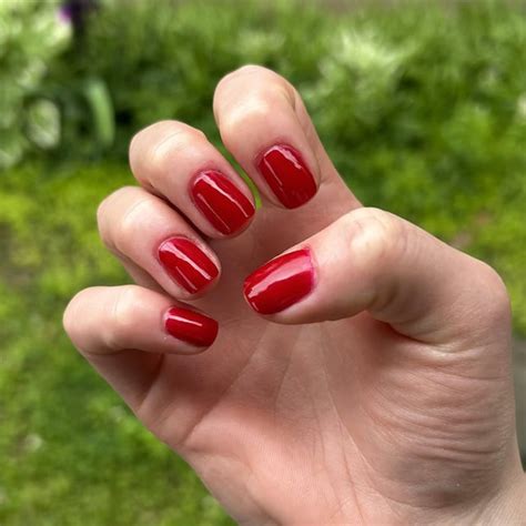 Red Always Feels Classy 🌹🖤 Rredditlaqueristas