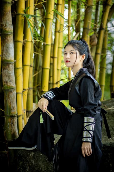 夏梓涵古装写真曝光身着汉服神似女侠太酷了 知乎