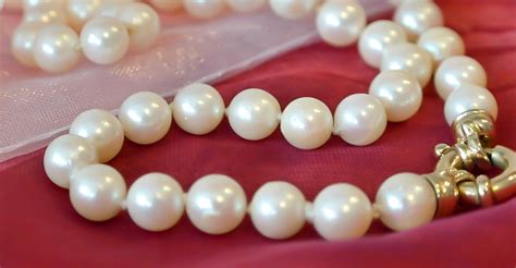 Pearl Luster What Is It How Does The Pearl Luster Impact Pearls Value