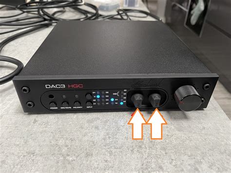 plugs to protect the headphone amp s output from dust does it make