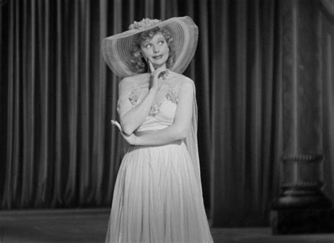 Dance Girl Dance Filmgrab