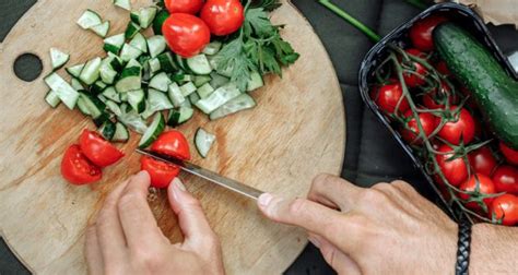 Огурцы и помидоры вместе есть нельзя диетолог поставил точку в этом споре