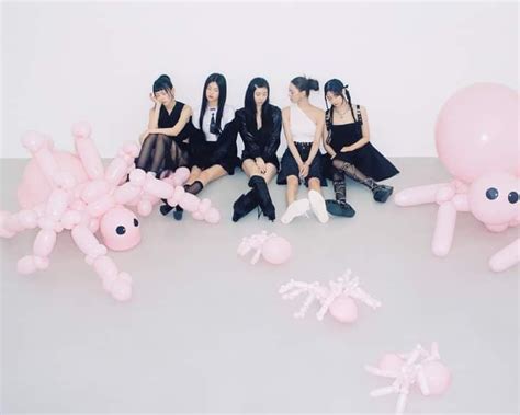 GOLD ITZY Concept Photo WE ARE STILL THE SAME Itzy Imaginary Friend Gold