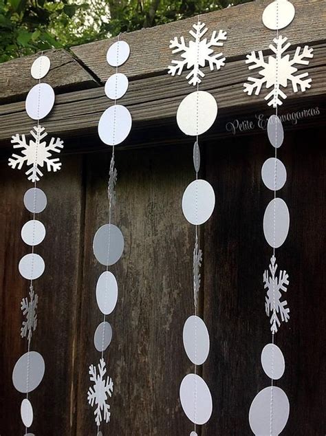 Articles Similaires à Flocon De Neige Frozen Guirlande En Papier Sur Etsy Paper Christmas