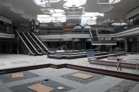 Completely Surreal Photos Of America S Abandoned Malls Artofit