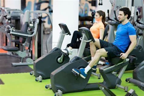 健身房免抠元素 年轻夫妇在健身房里 模板免费下载 格式 626像素 编号68973980 千图网