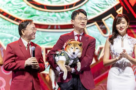 最後一次民主版央視春晚極致辱華 視網膜盛竹如領軍踩場中國 自由娛樂