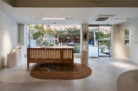 화이트and우드톤 고급스러운 80평 어린이 가구쇼룸 인테리어 마포구 염리동