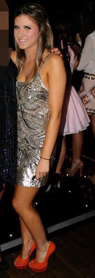 වයස අවුරුදු 15ක පාසල් සිසුවෙක් ලිංගිකව භාවිතා කළාට පාසල් ගුරුවරියකට සිරදඩුවම් Photos The