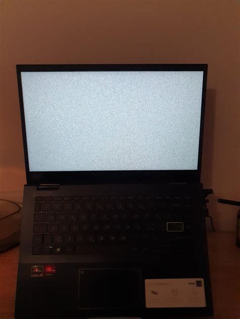 ubuntu gets randomly stuck at grey noise screen it boots up normally