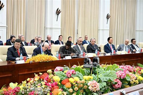 អ្នកសង្កេតការណ៍ជាតិ និងអន្តរជាតិ ភ្ញៀវពិសេស និងអ្នកសារព័ត៌មានជាតិ និងអន្តរជាតិ យ៉ាងច្រើនកុះករ