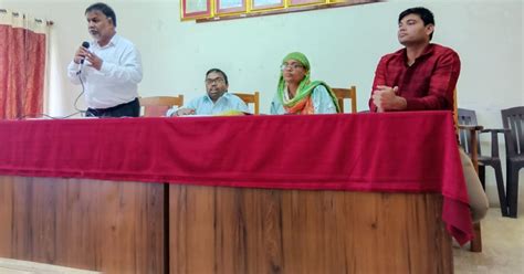 दिनांक २५ जुलै २०२४ रोजी टॅबलेटचे ग्रामरोजगार सेवकांना प्रशिक्षण देत असताना श्रीमती शमा शेख