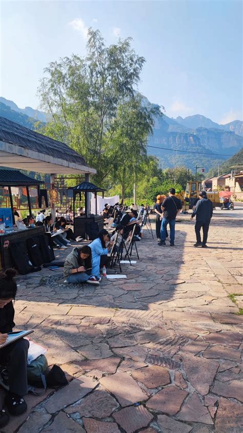 描绘山水 秋美艺路 最美太行 艺术设计学院 河南工业贸易职业学院