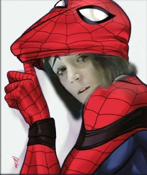 Пьеро в костюме Человека паука Nel 2025 Anziani Divertenti Commedia