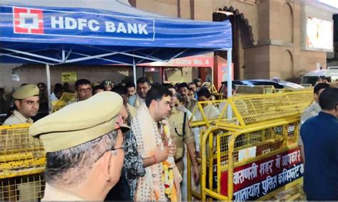 आकाश अंबानी ने काशी विश्वनाथ मंदिर को दिया 1 करोड़ का दान गंगा आरती