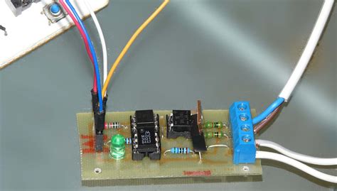 Classic Optocoupler Triac Circuit For Controlling An Ac Load With
