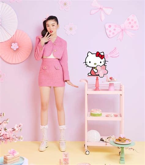 Hai cô con gái của Quyền Linh khoe visual cực phẩm xinh như nàng công chúa khi diện đồ dân tộc