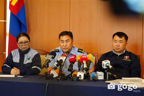 НОК Лаг шаврыг шөнийн цагаар малтаж Цагаан давааны хогийн цэг рүү зөөж байна