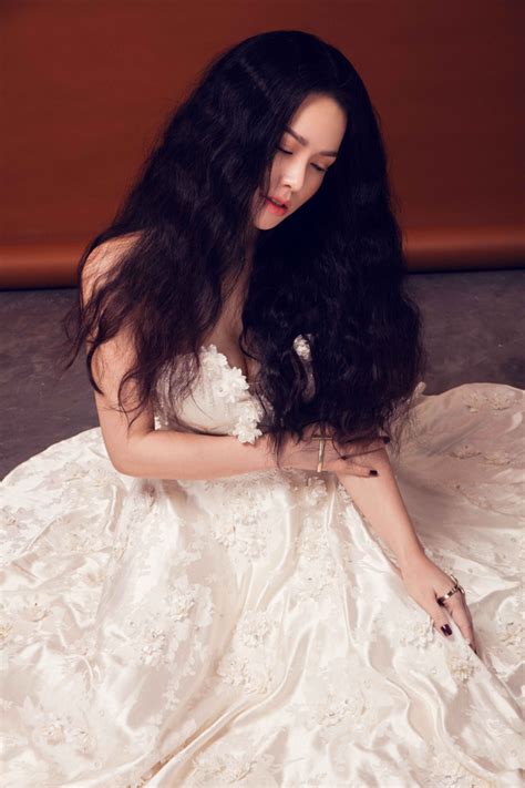 Nhật Kim Anh gây sốc với hình ảnh liêu trai ma mị