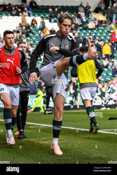 Plymouth Argyle Midfielder Callum Wright 26 Warming Up During The Sky Bet League 1 Match
