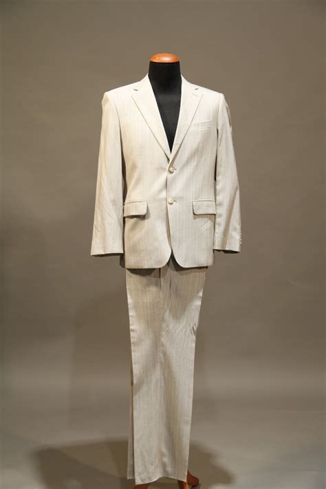 Костюм класичний чоловічий Оренда костюмів реквізиту