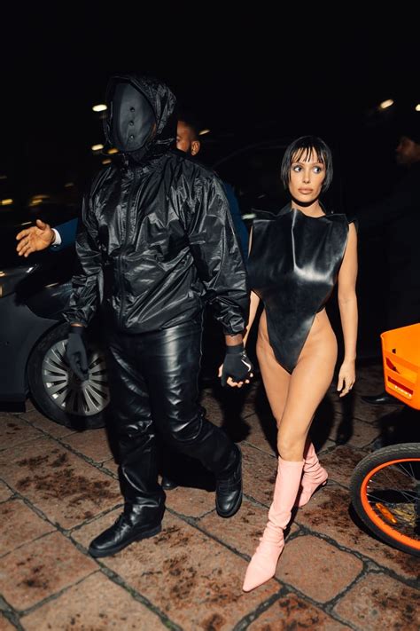 Bianca Censori A Parigi Look Scandalo Moglie Kanye West Foto 2
