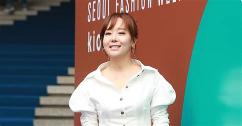 소유진 집 열쇠 가방에 달고~ 2018 F W 헤라서울패션위크