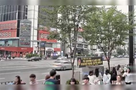 奇葩设计师发明的透明衣服 晶莹剔透似硬塑料 你敢穿着上街吗 奇葩 衣服 穿着