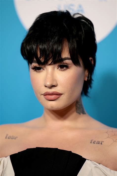 Demi Lovato Shines In Elegant Off The Shoulder Gown At Unicef Gala