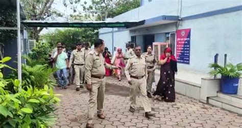 Indore News मल्टी स्टोरी बिल्डिंग में पुलिस ने पकड़ा सेक्स रैकेट 6