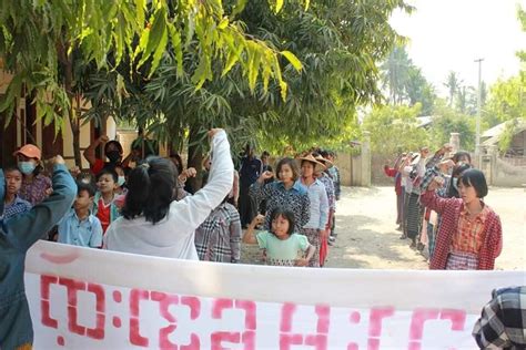 ရွာပေါင်းစုံ သပိတ် စစ်ကြောင်း တရားမဝင် အတုအယောင် ရွေးကောက်ပွဲ လူထုအားနဲ့ တိုက်ဖျက်ကြ စာတန်း