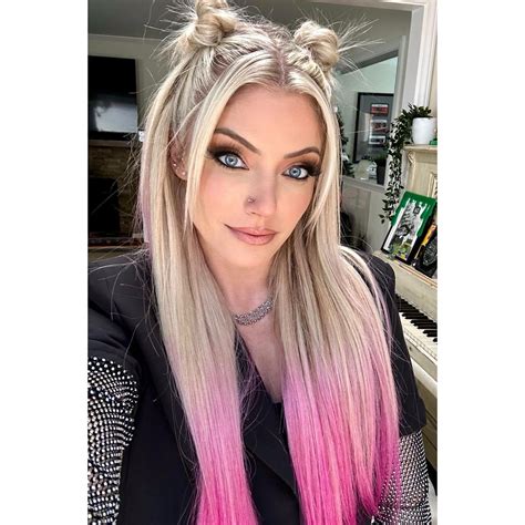 Can Someone Milk My Hard Throbbing Bwc Cum For Alexa Bliss Dm Me R